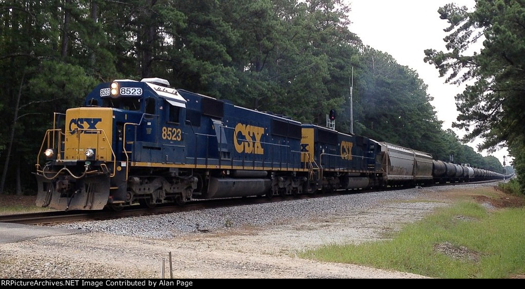 CSX SD50-2 8523 and SD70MAC 4567